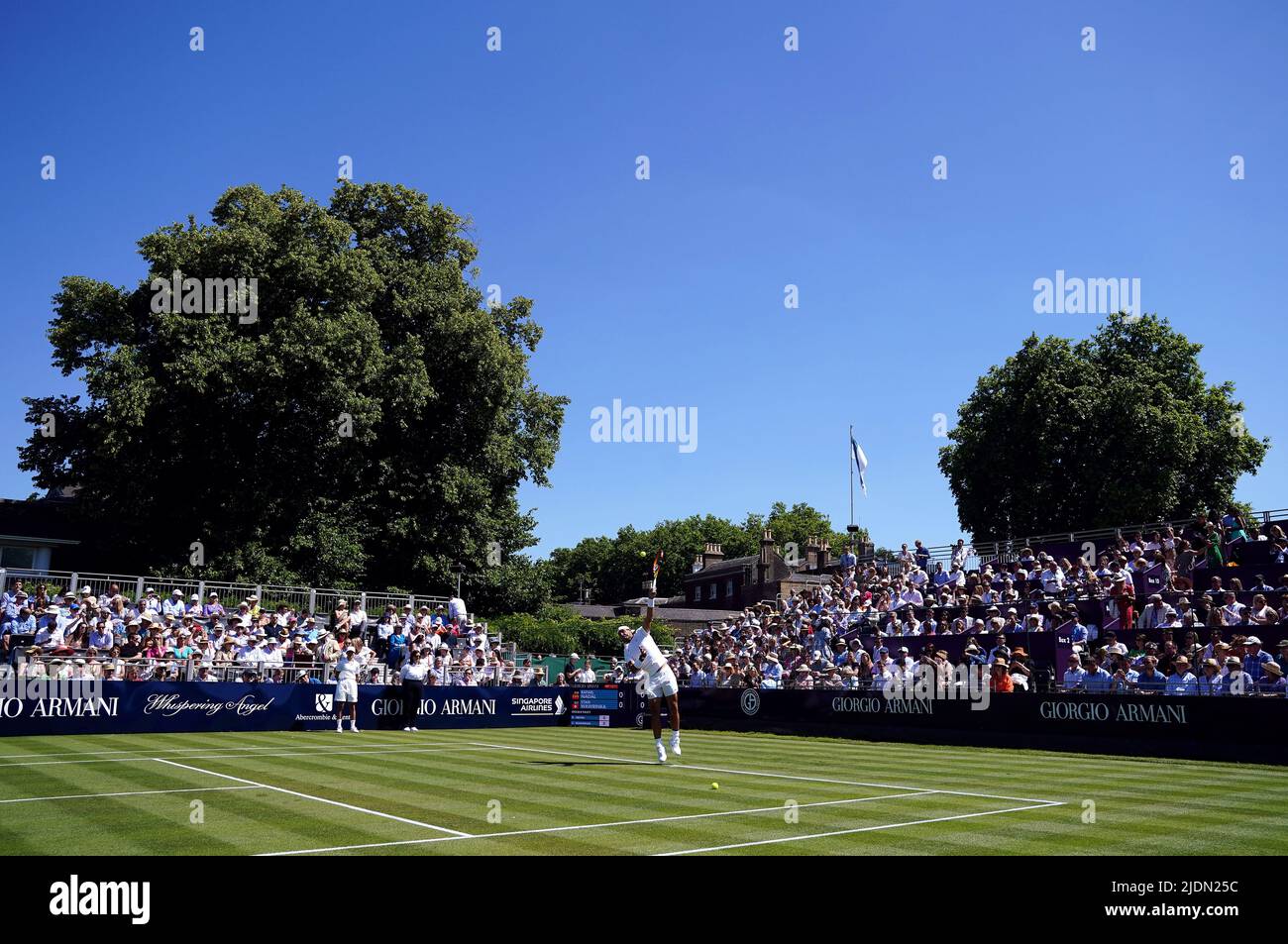 Rafael Nadal erwärmt sich vor seinem ATP EXHO-Einzelspiel gegen Stan ...