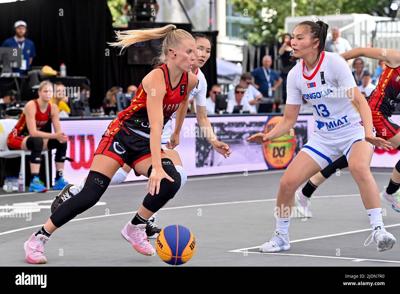 Die belgische Julie Vanloo und die mongolische Khulan Onolbaatar, aufgenommen während eines 3x3 ...