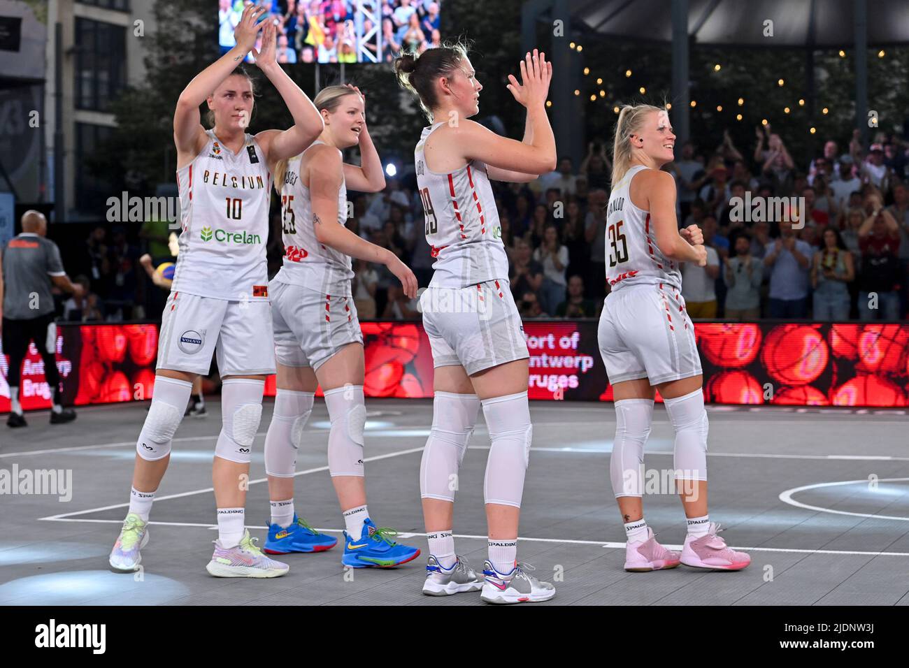 Die belgische ine Joris, die belgische Laure Resimont, die belgische Julie Vanloo und die ...