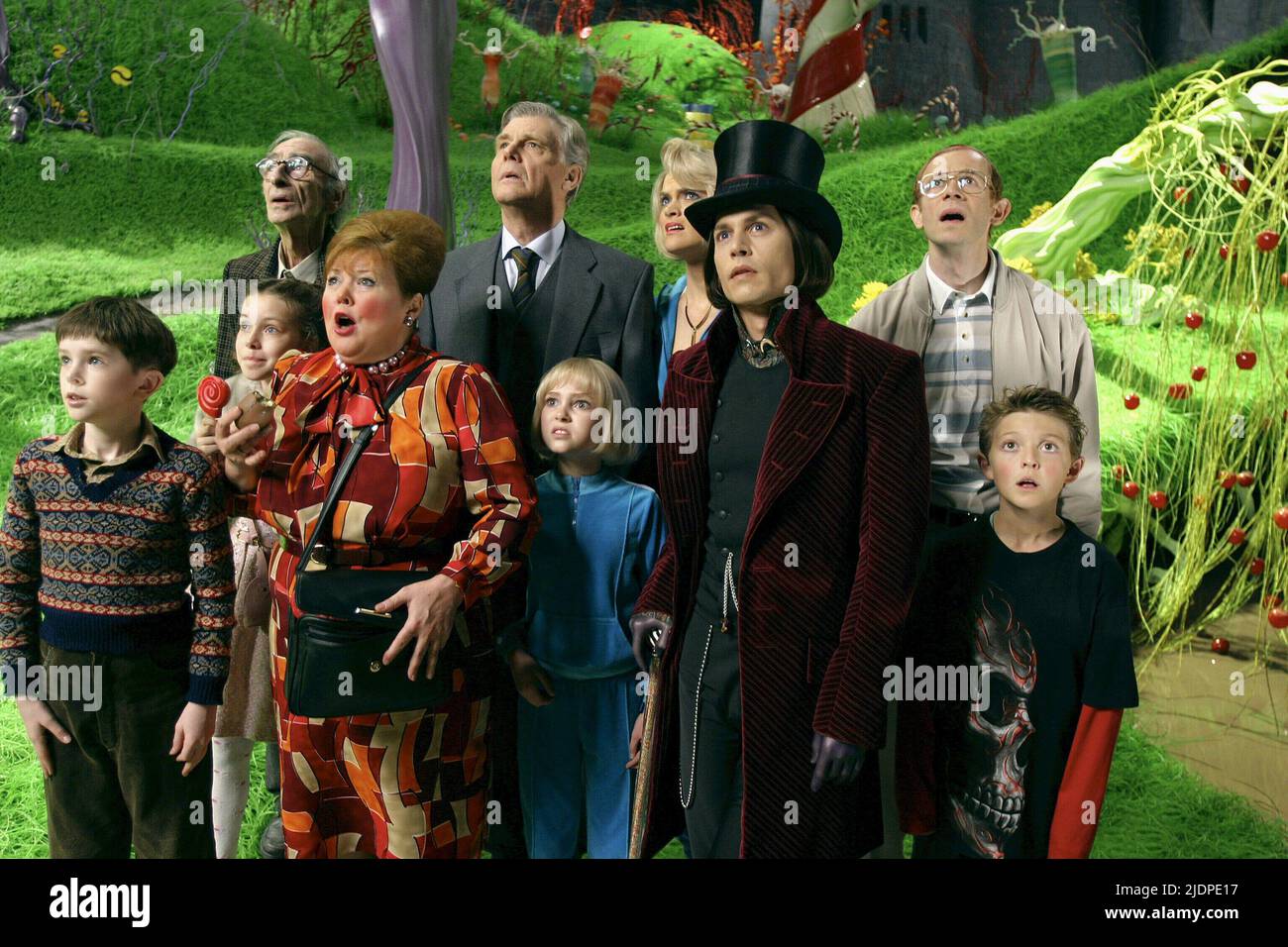 Freddie Highmore, David Kelly, Julia Winter, Franziska Troegner, James ...