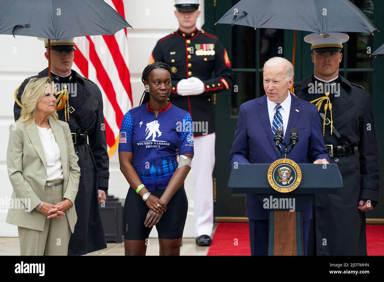 US-Präsident Joe Biden, mit First Lady Jill Biden und dem pensionierten ...