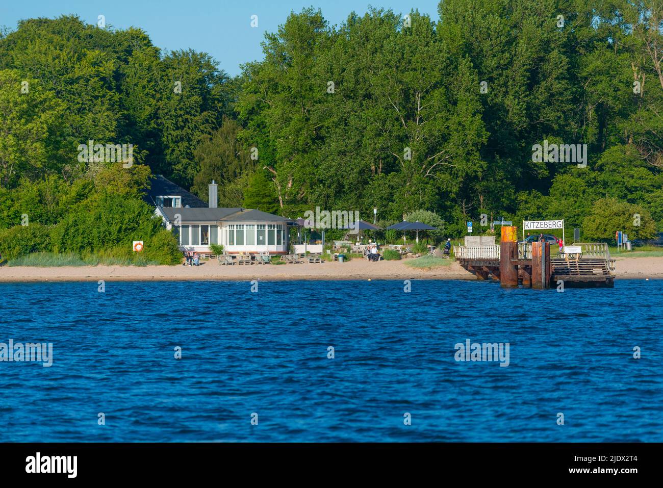 Sandstrand in der Kleinstadt Heikendorf-Kitzeberg an der Kieler Förde ...