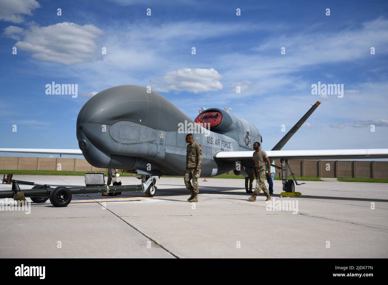 Die dem 319. Aircraft Maintenance Squadron von der Grand Forks Air ...