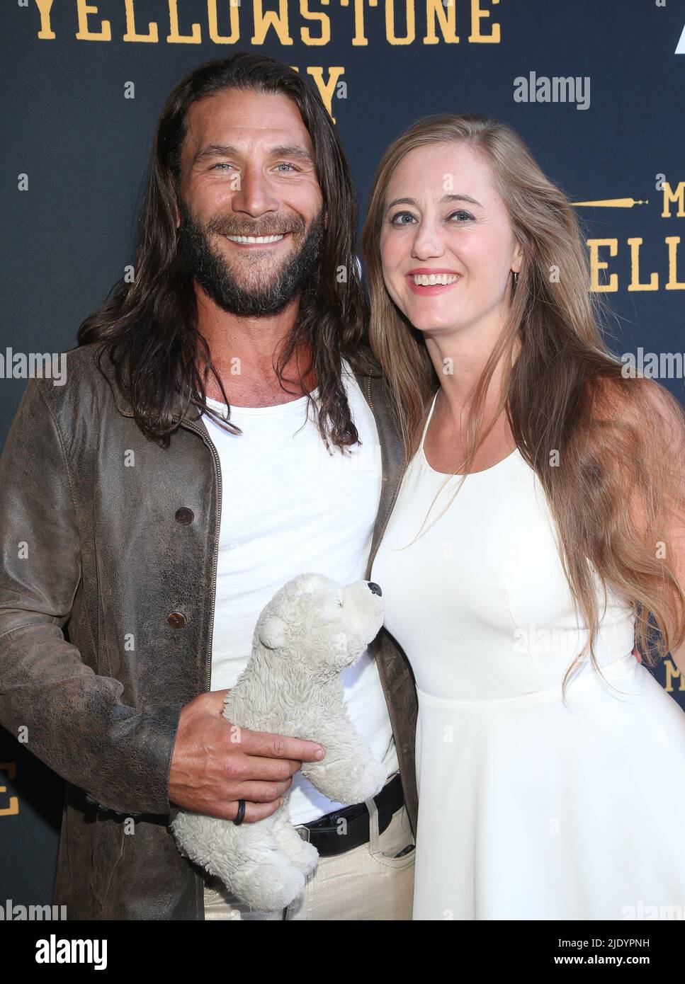 23. Juni 2022 - Los Angeles, Kalifornien - Zach McGowan, Emily Johnson ...