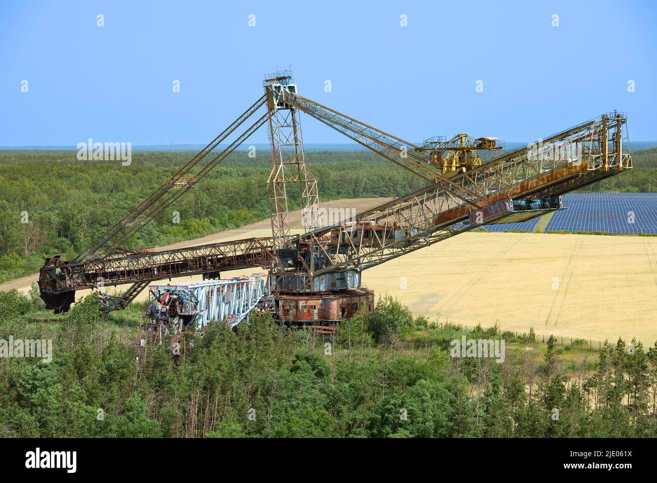 Schaufelradbagger person -Fotos und -Bildmaterial in hoher Auflösung ...