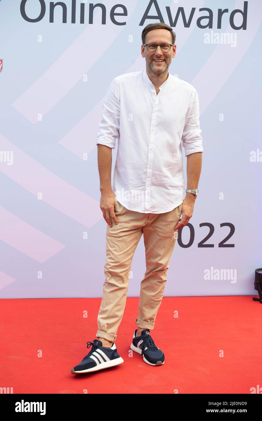 Köln, Deutschland. 23.. Juni 2022. Simon BEECK, Moderator, Red Carpet ...