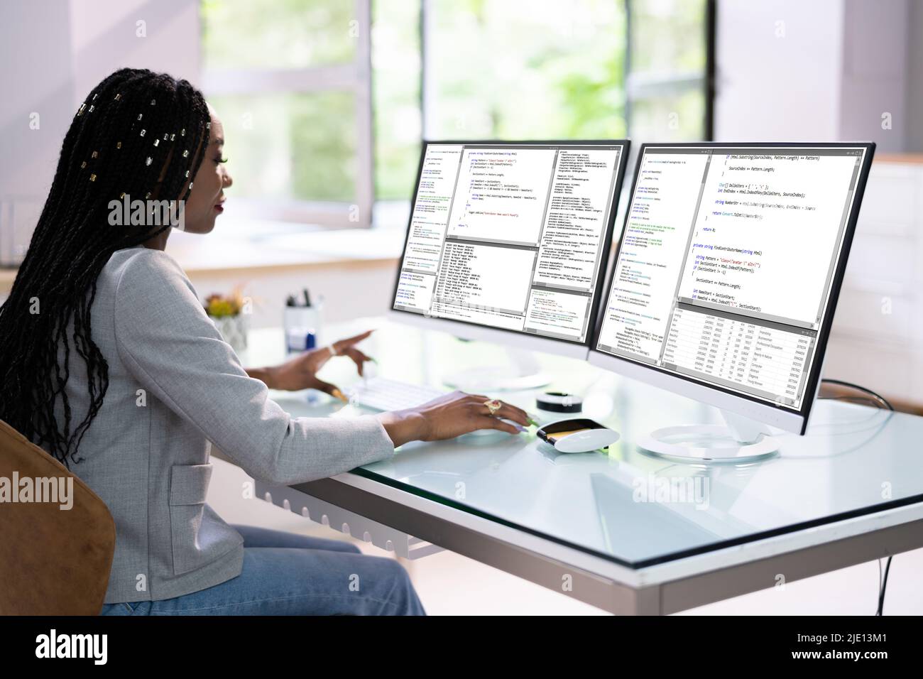 Code programmer -Fotos und -Bildmaterial in hoher Auflösung – Alamy