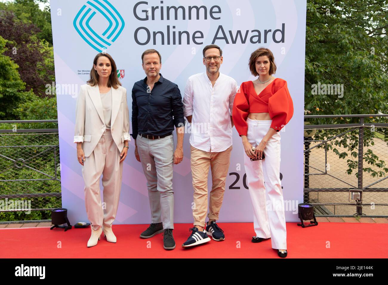 Von links: Natalie AMIRI, Moderatorin, Georg RESTLE, Moderatorin ...