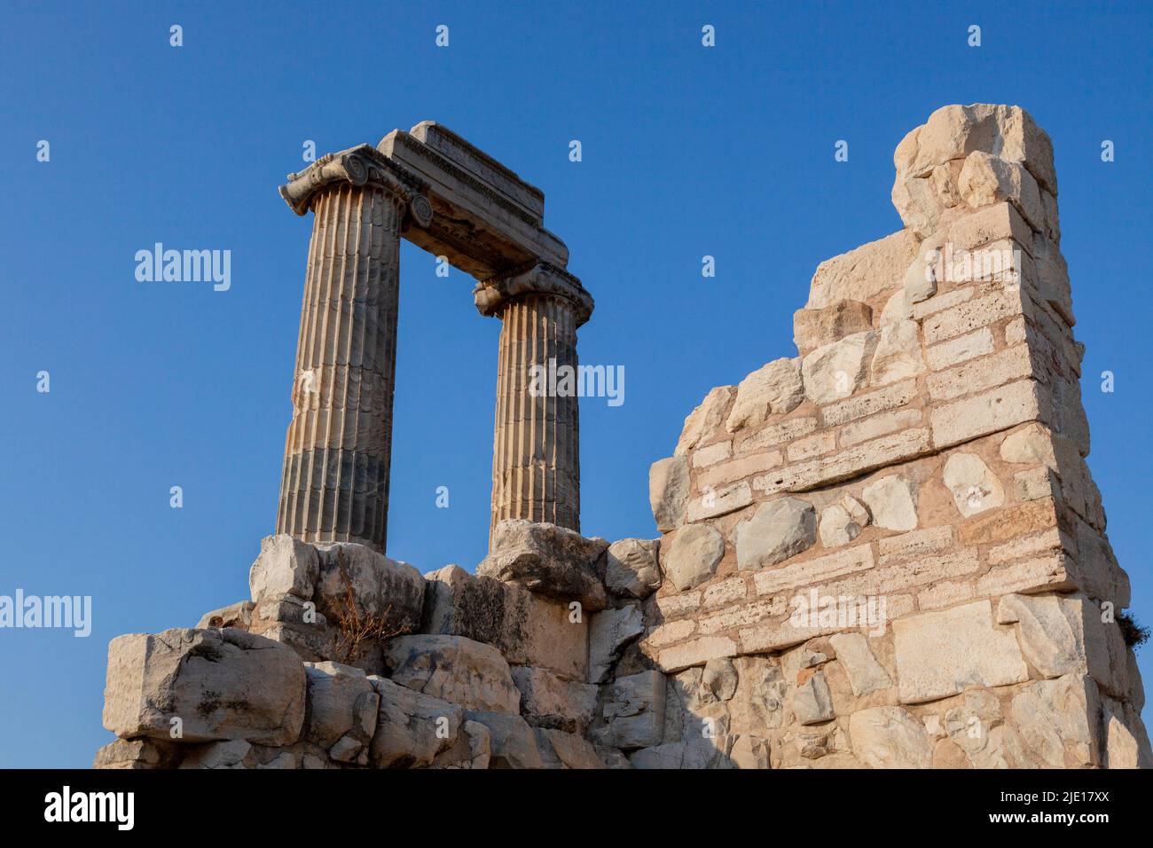 Ionian columns apollo temple didyma -Fotos und -Bildmaterial in hoher ...