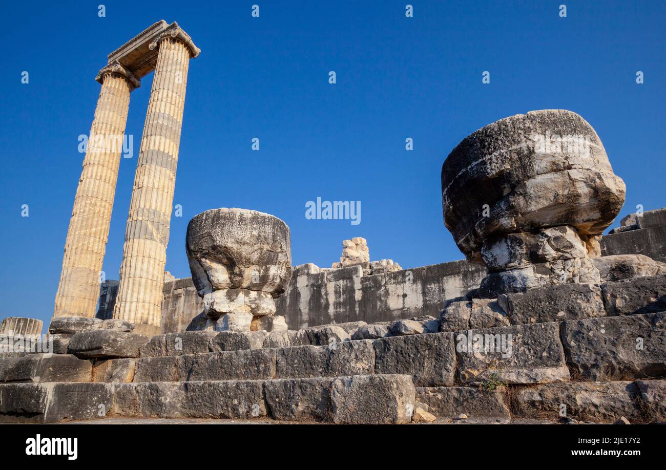 Ionian columns apollo temple didyma -Fotos und -Bildmaterial in hoher ...