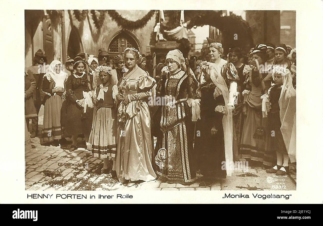 Portrait von Henny Porten in Monika Vogelsang 001 - Deutsches weimarer Kino (1918 - 1935 ...