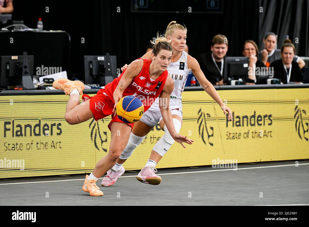 Die polnische Dominika Owczarzak und die belgische Julie Vanloo wurden während eines 3x3 ...