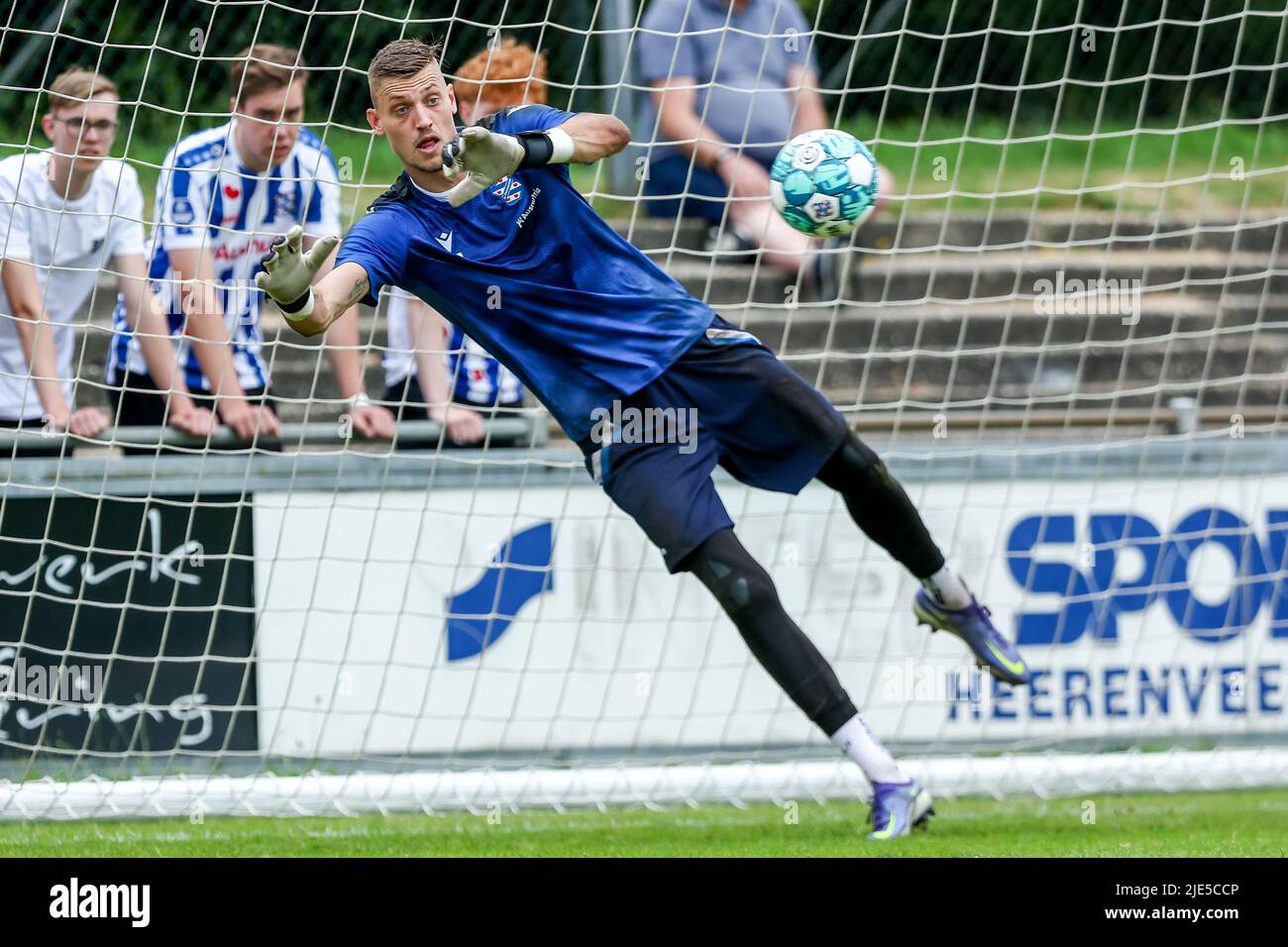 HEERENVEEN, NIEDERLANDE - 25. JUNI: Torhüter Andries Noppert vom SC ...
