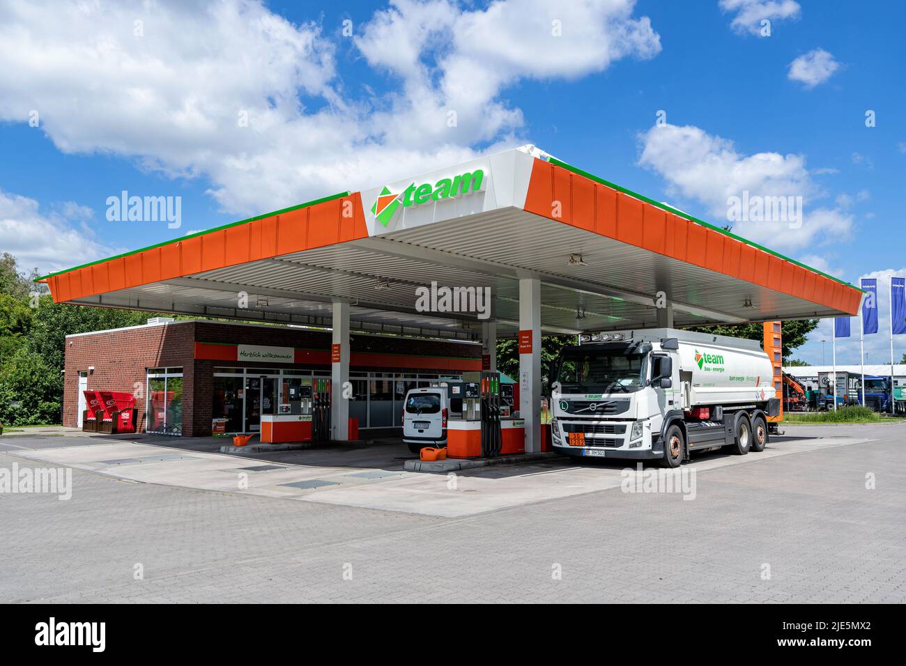 Gas supply tanker -Fotos und -Bildmaterial in hoher Auflösung – Alamy