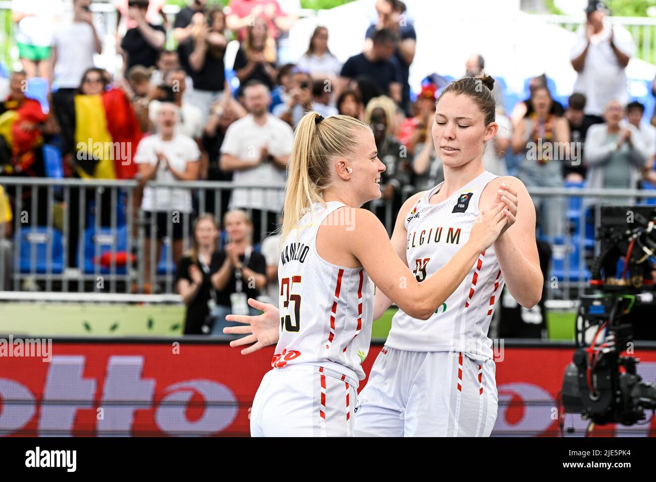 Die belgische Julie Vanloo und die belgische ine Joris, aufgenommen während eines 3x3 ...