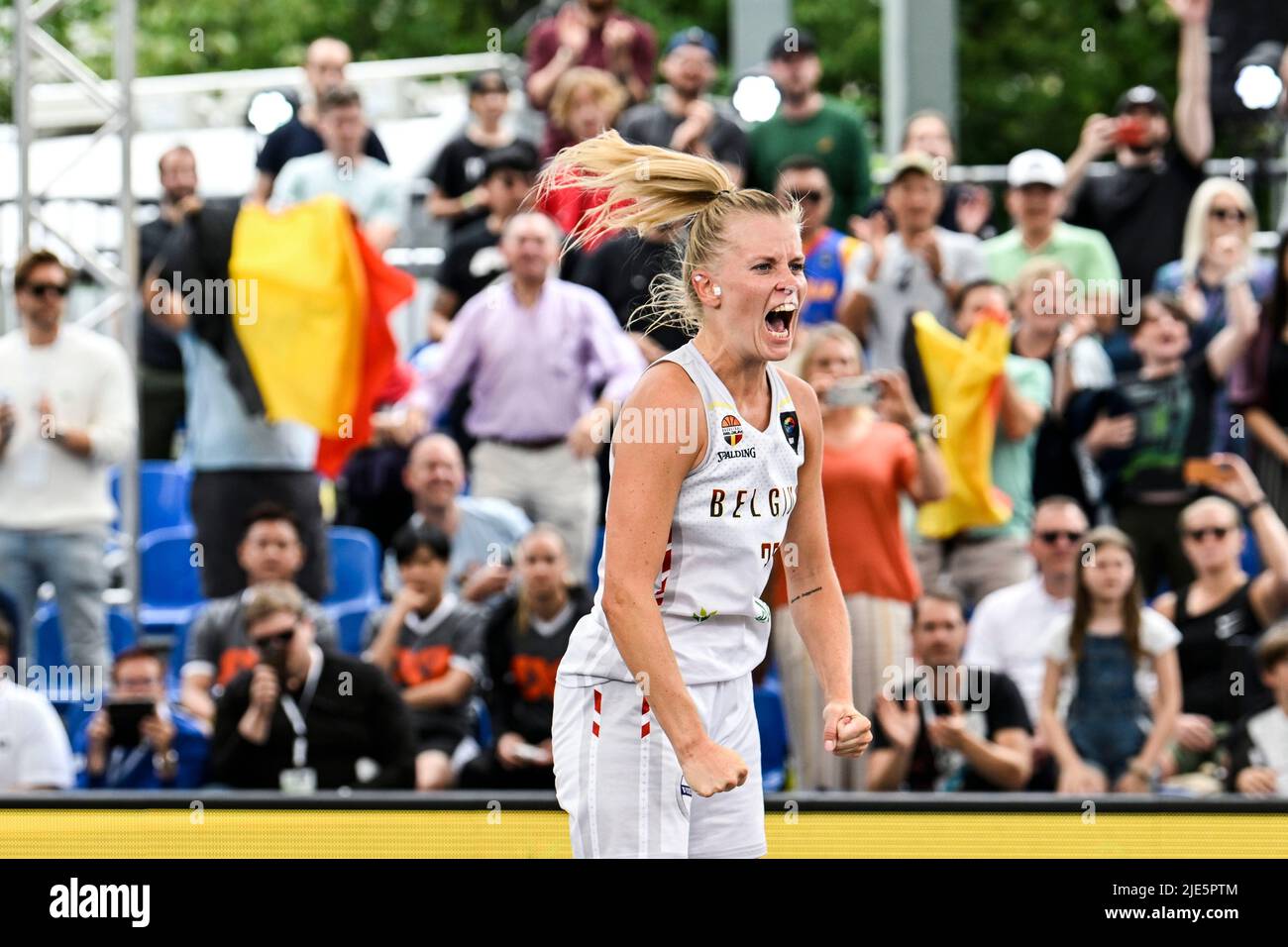 Die belgische Julie Vanloo feiert, nachdem sie ein 3x3-Basketballspiel zwischen den belgischen ...
