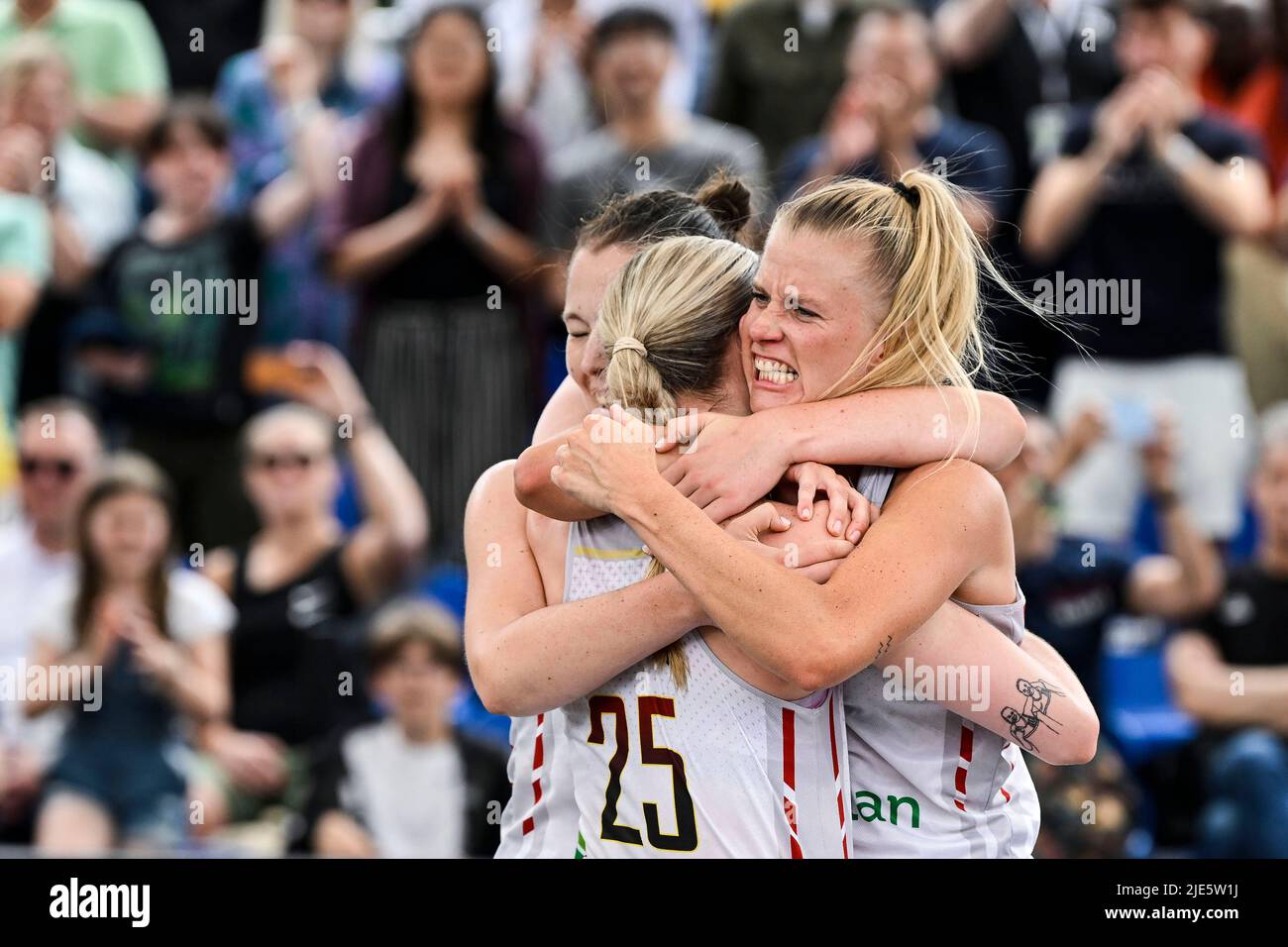 Die belgische Frau ine Joris, die belgische Becky Massey und die belgische Frau Julie Vanloo ...