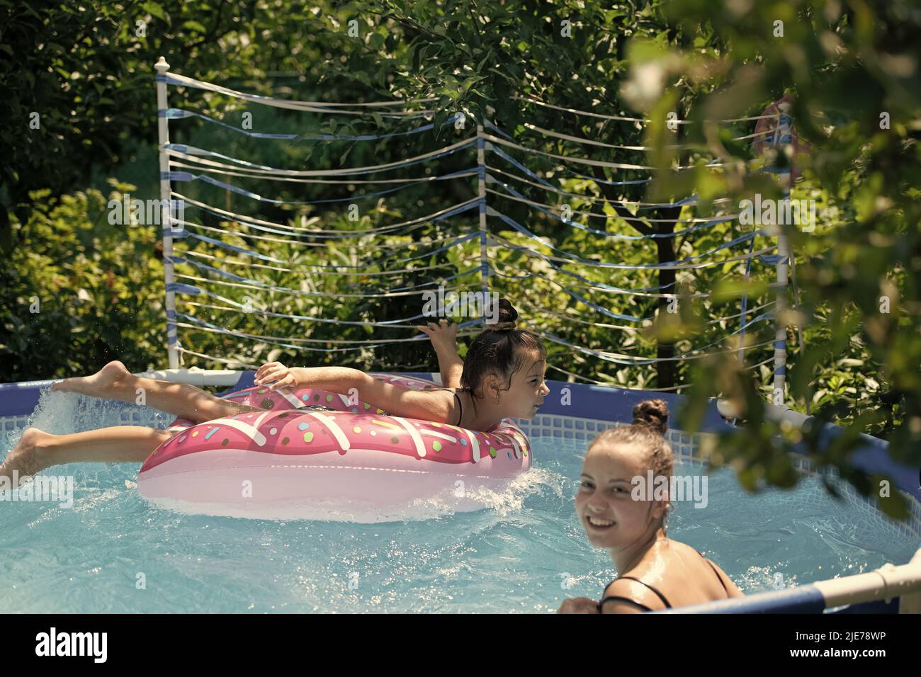 Freizeit kinder kinder urlaub -Fotos und -Bildmaterial in hoher ...