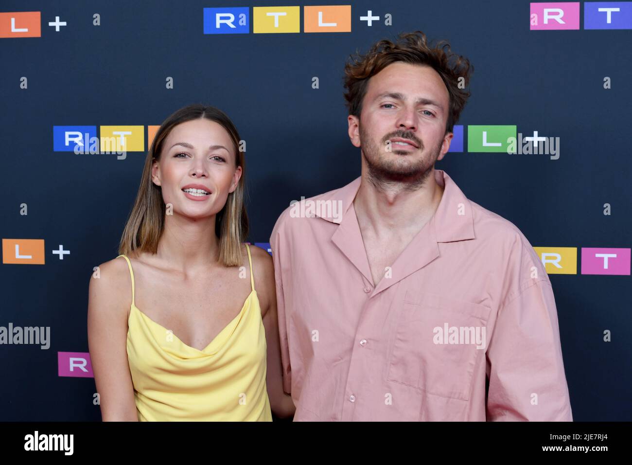 München, Deutschland. 25.. Juni 2022. Die Schauspieler Lena Meckel und ...