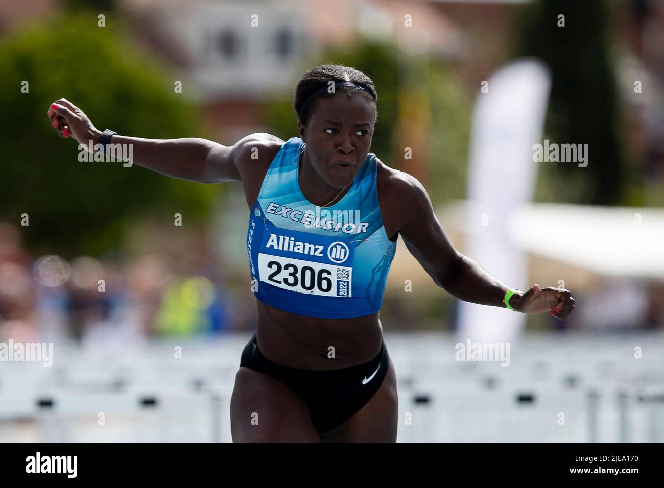 Die Belgierin Anne Zagre wurde während des Hürdenlaufs der Frauen 100m ...