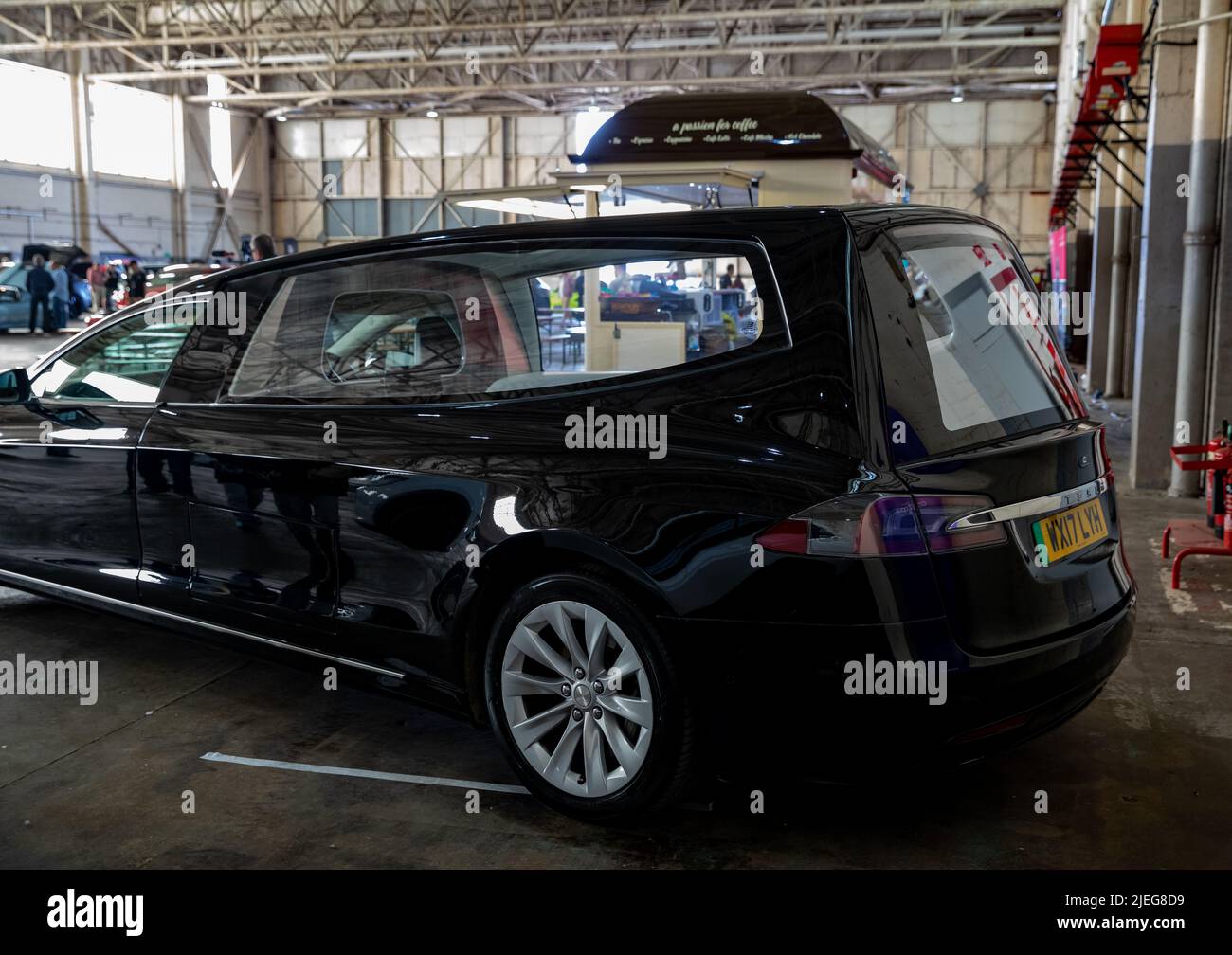 Elektrischer leichenwagen Stockfotos und -bilder Kaufen - Alamy