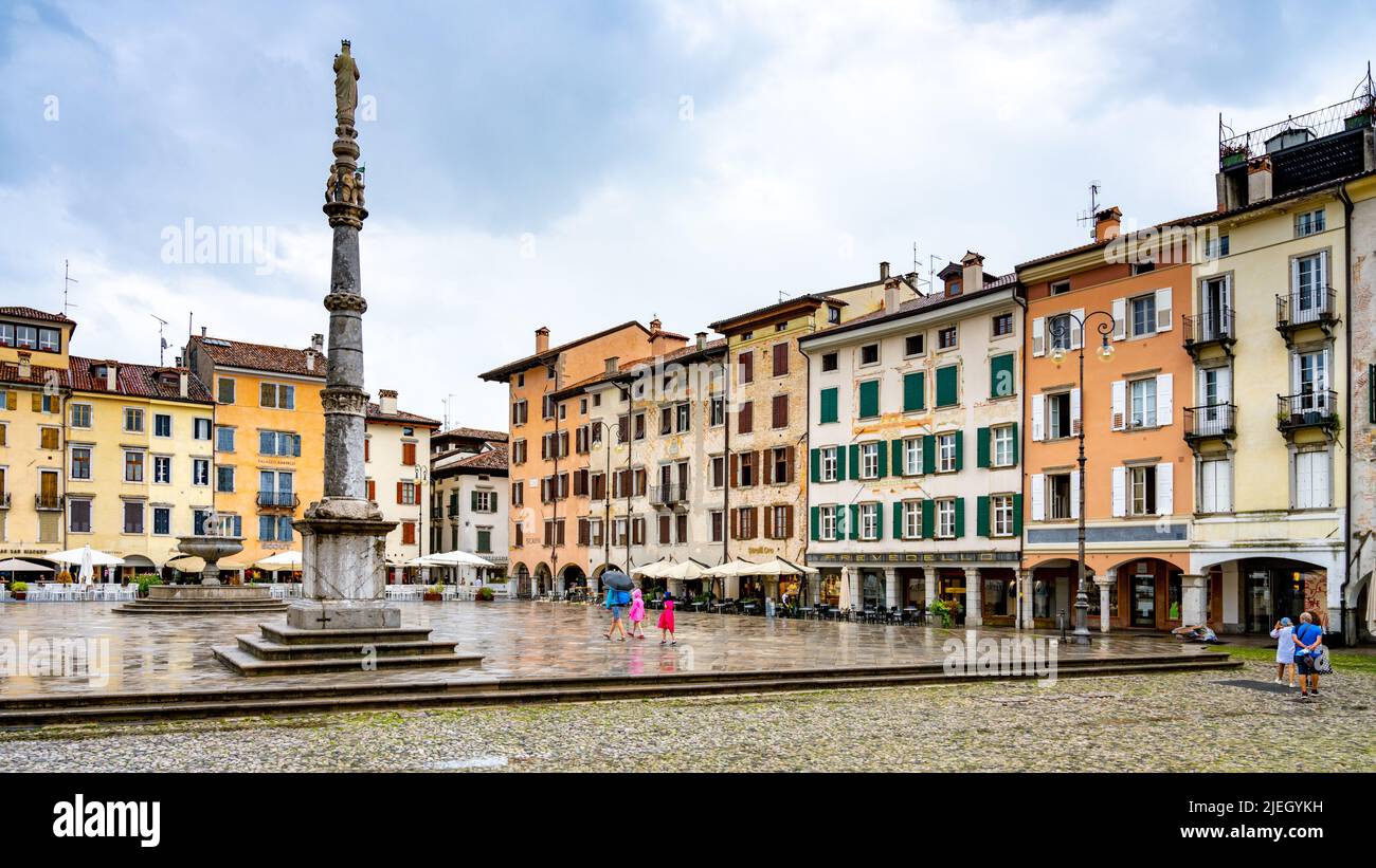 Udine piazza matteotti -Fotos und -Bildmaterial in hoher Auflösung – Alamy