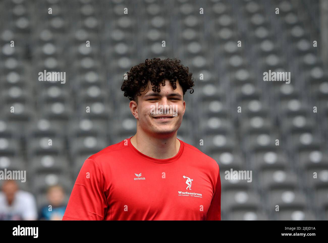 Sieger Merlin HUMMEL (UAC Kulmbach/ 1.. Platz), lachend, lacht ...