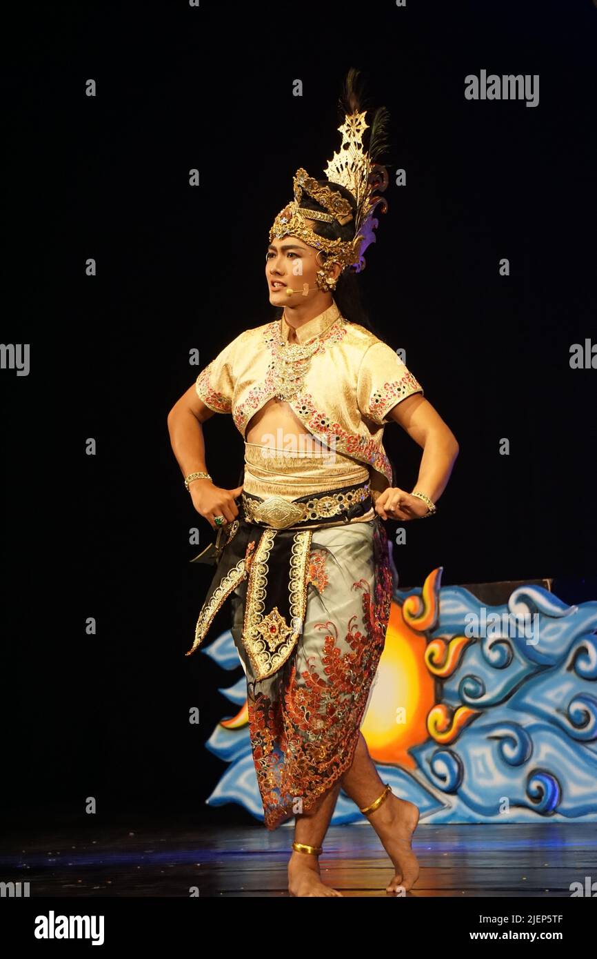 Mit Kresnayana Kawedhar Geschichte. Kresnayana Kawedhar bedeutet die ...