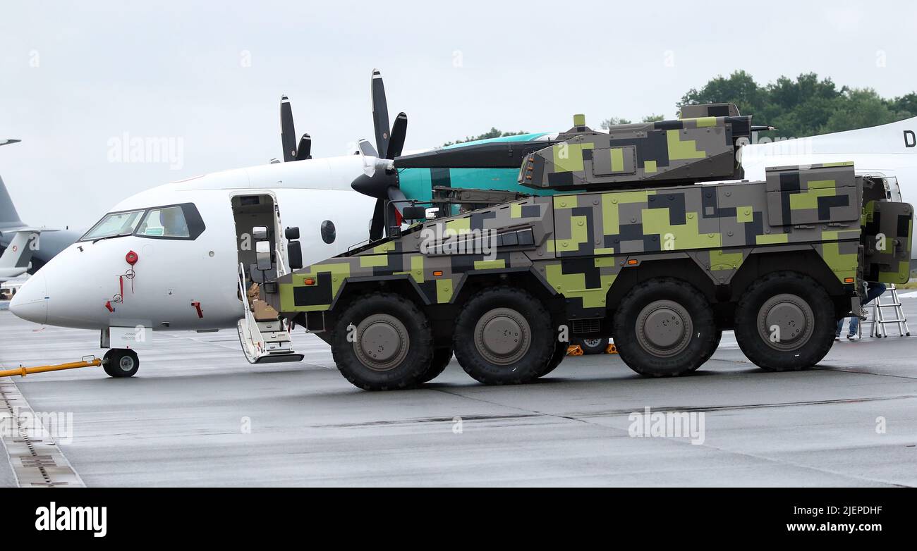 18. Juni 2022, Brandenburg, Schönefeld: Ein Boxer Oerlikon Skyranger ...