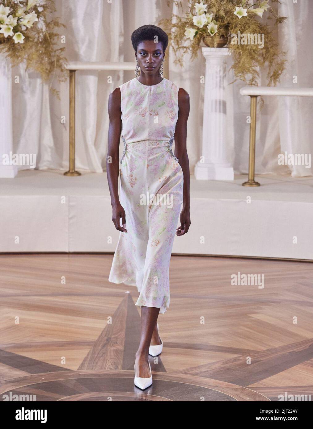 Markarian Sting Summer 2022 Runway Show at the Rainbow Room at ...