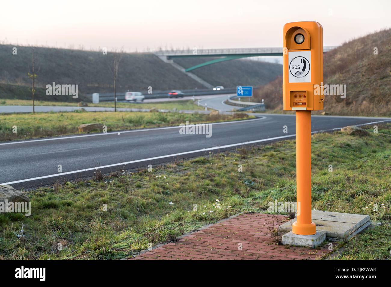 Notrufsäule autobahn -Fotos und -Bildmaterial in hoher Auflösung – Alamy