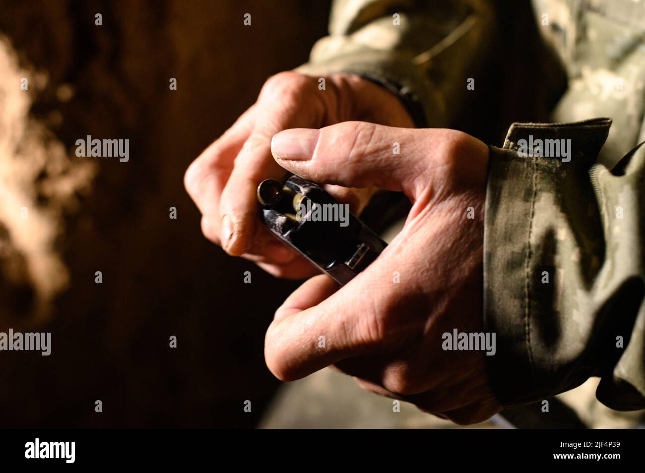 Ak 47 assault rifles -Fotos und -Bildmaterial in hoher Auflösung ...