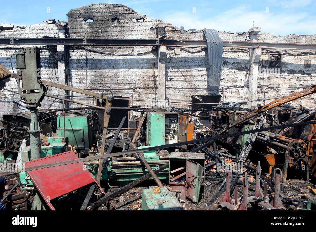 CHARKIW, UKRAINE - 29. JUNI 2022 - nach einem Raketenangriff auf das ...