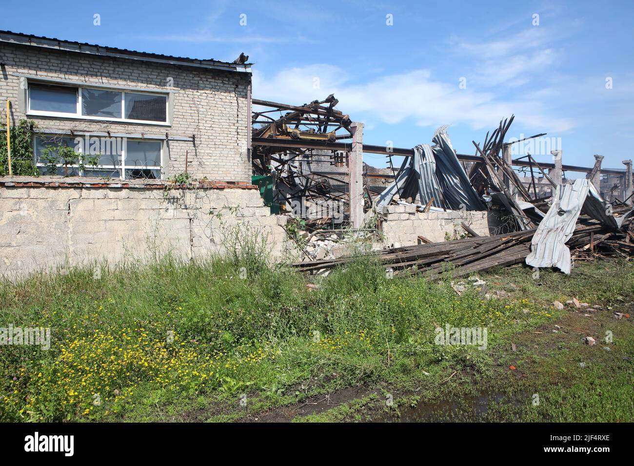 CHARKIW, UKRAINE - 29. JUNI 2022 - nach einem Raketenangriff auf das ...