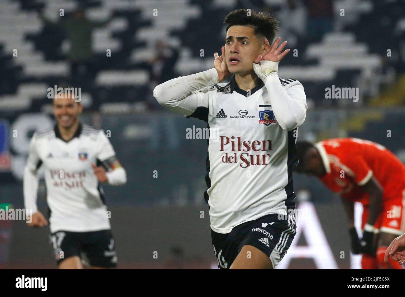 Pablo Solari do Colo-Colo (CHI), comemora o Seu gol durante a partida entre Colo-Colo e ...