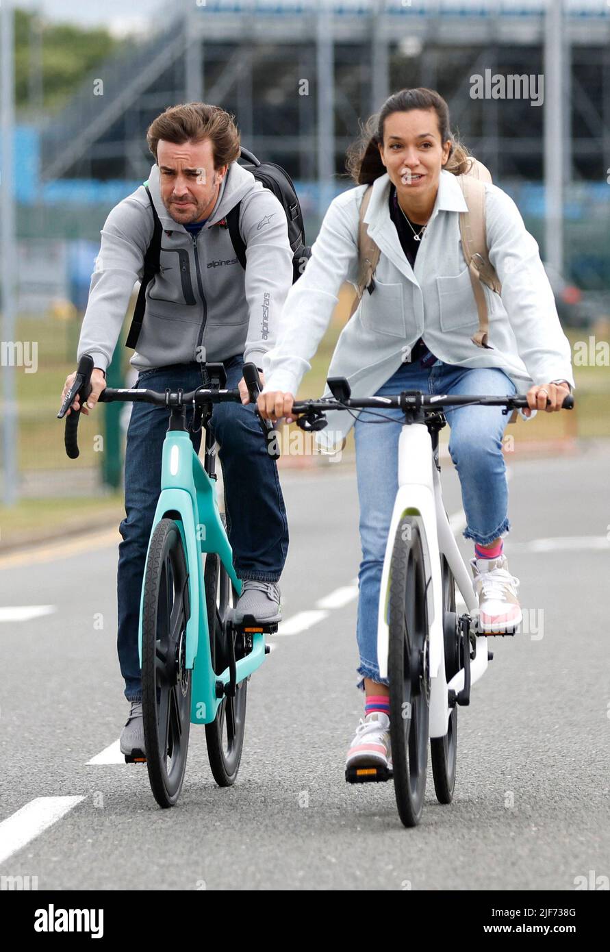 Fernando alonso girlfriend -Fotos und -Bildmaterial in hoher Auflösung ...