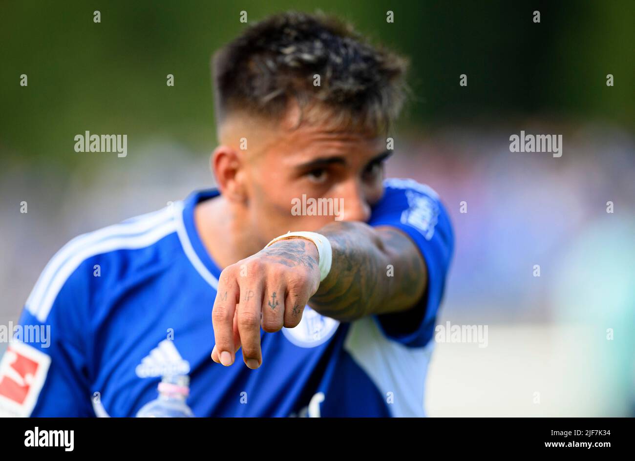 Tattoo football player -Fotos und -Bildmaterial in hoher Auflösung – Alamy
