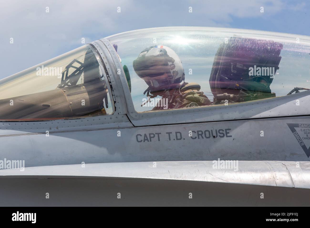 US Marine Corps Capt. Tracy Tomme, ein Pilot mit Marine Fighter Attack ...