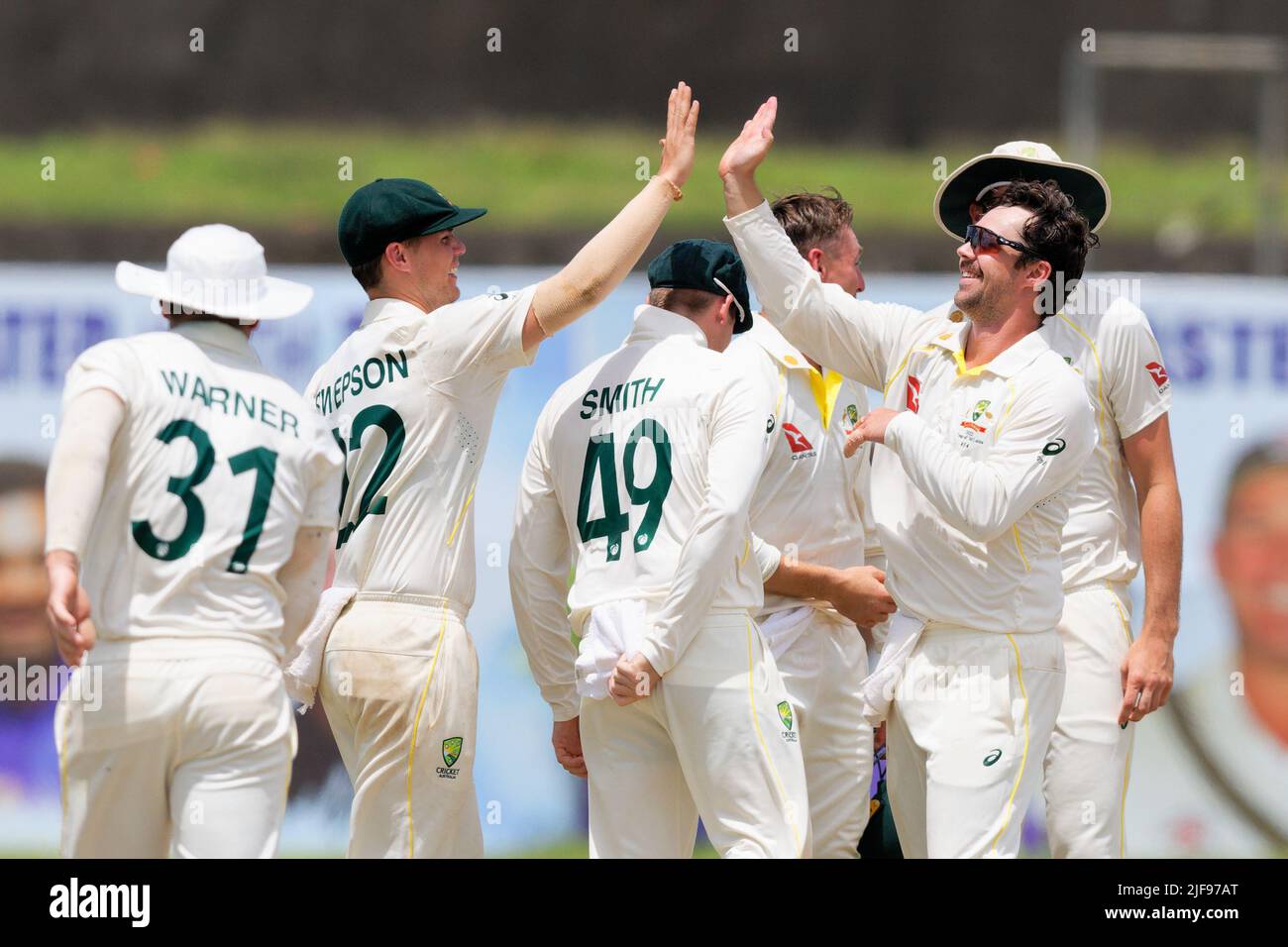 Galle, Sri Lanka. 1.. Juli 2022. Travis Head of Australia feiert mit ...