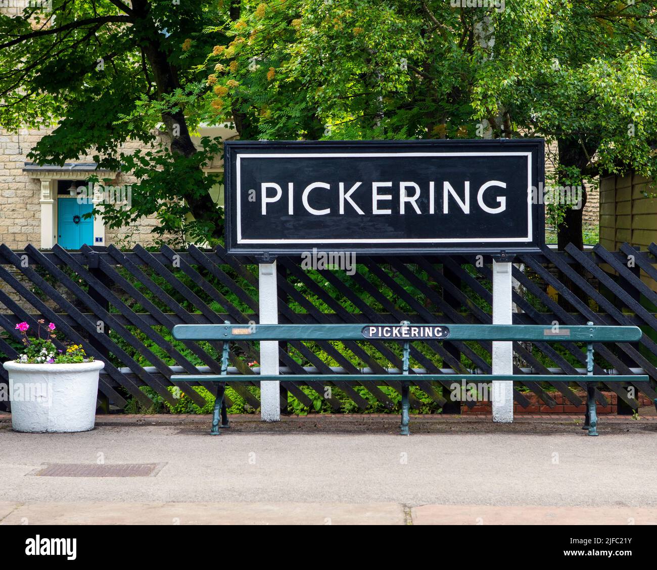 Ein Blick auf den Bahnsteig am Bahnhof Pickering in North Yorkshire ...