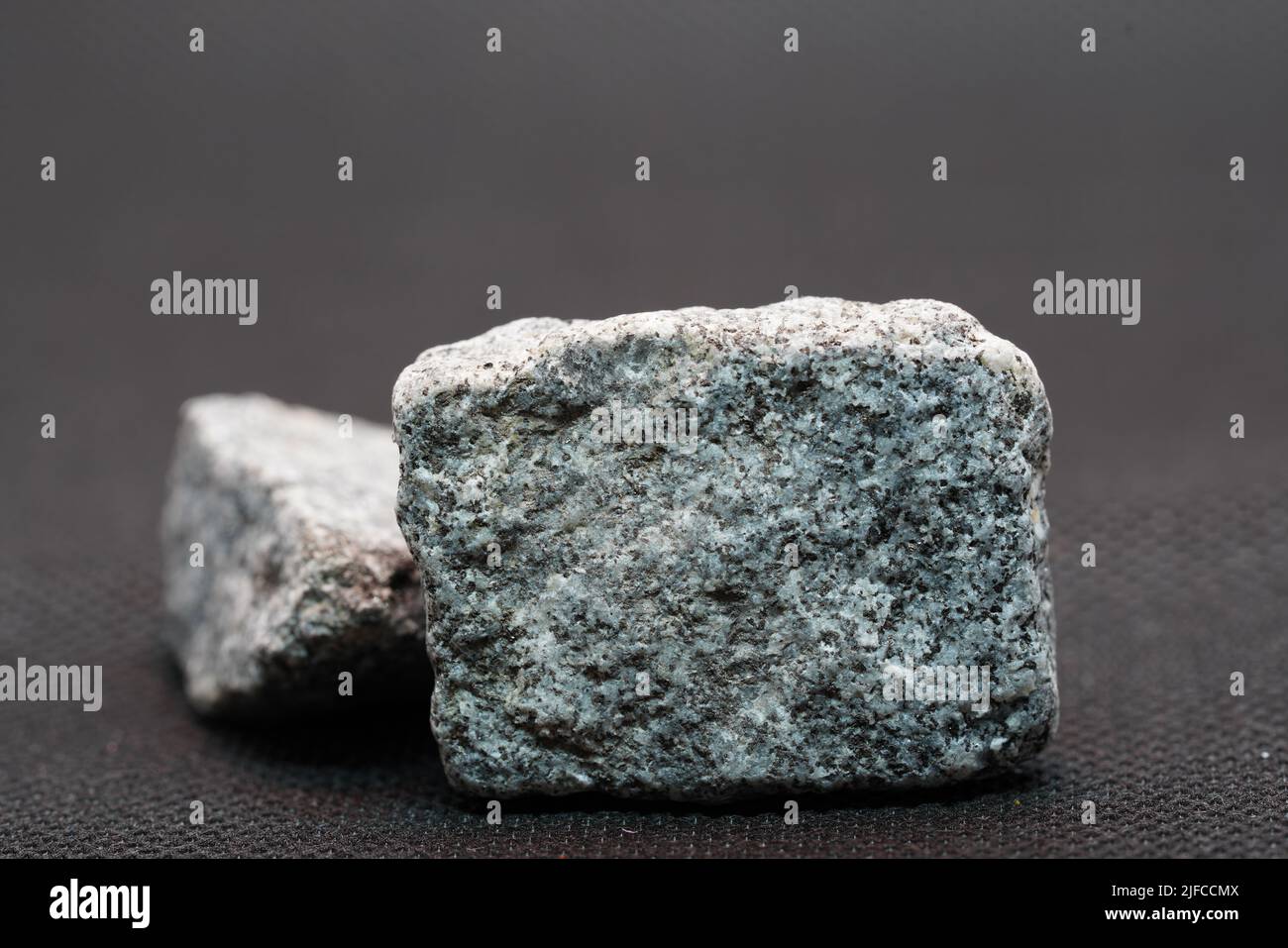 Granite sind grob kristallines Plutongestein (Plutonite), das reich an ...