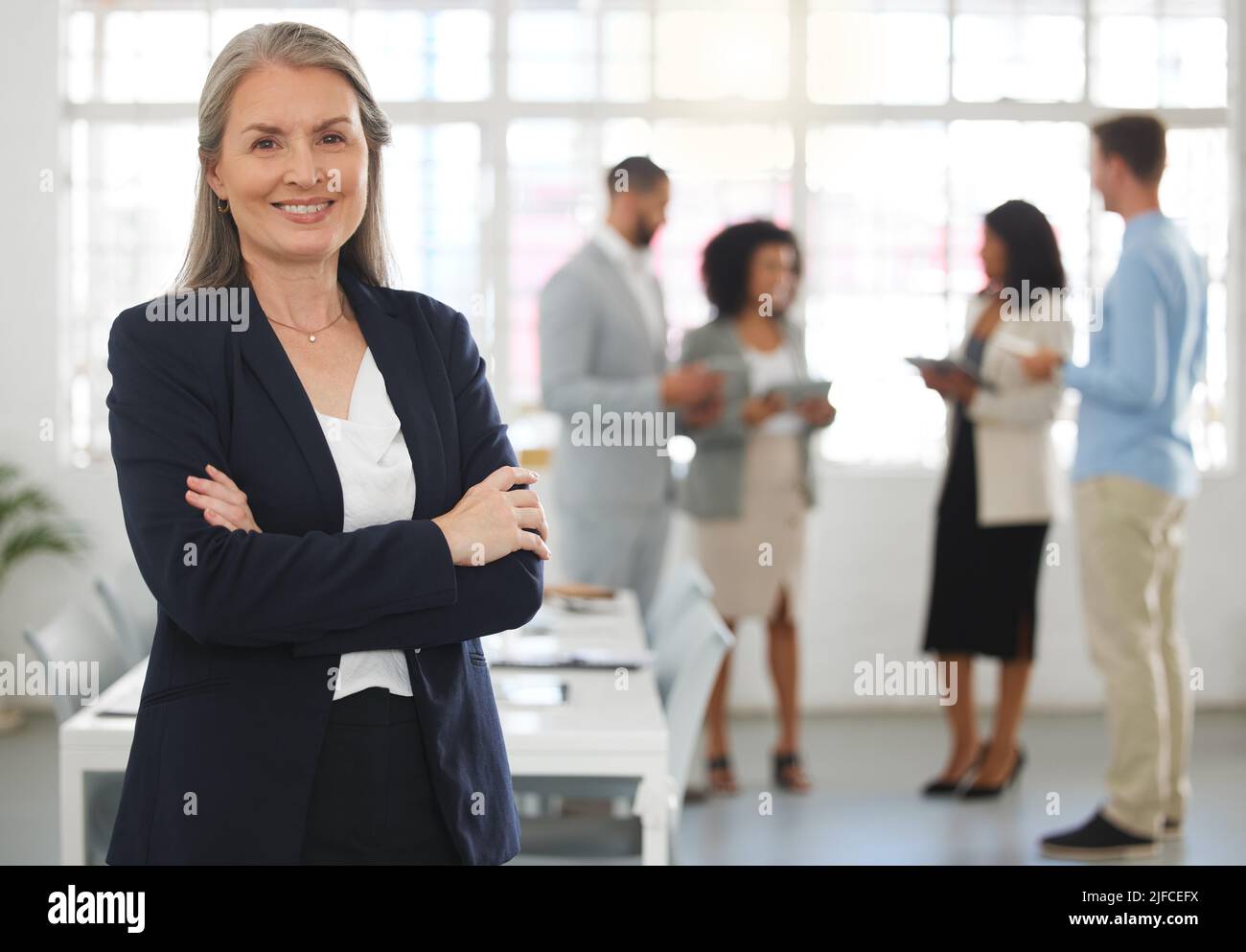 Female boss -Fotos und -Bildmaterial in hoher Auflösung – Alamy
