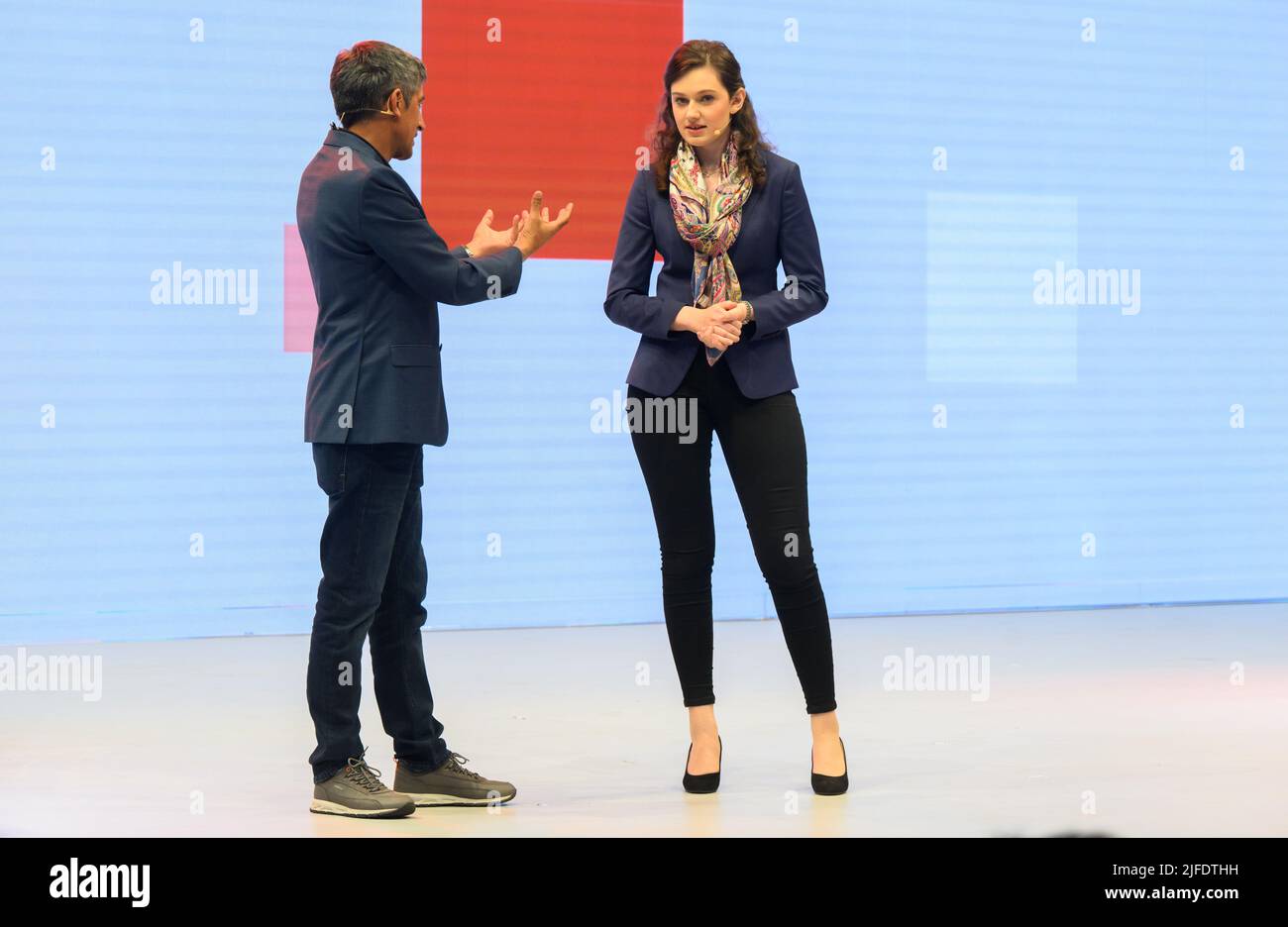 Hannover, Deutschland. 02.. Juli 2022. Moderatorin Ranga Yogeshwar und ...