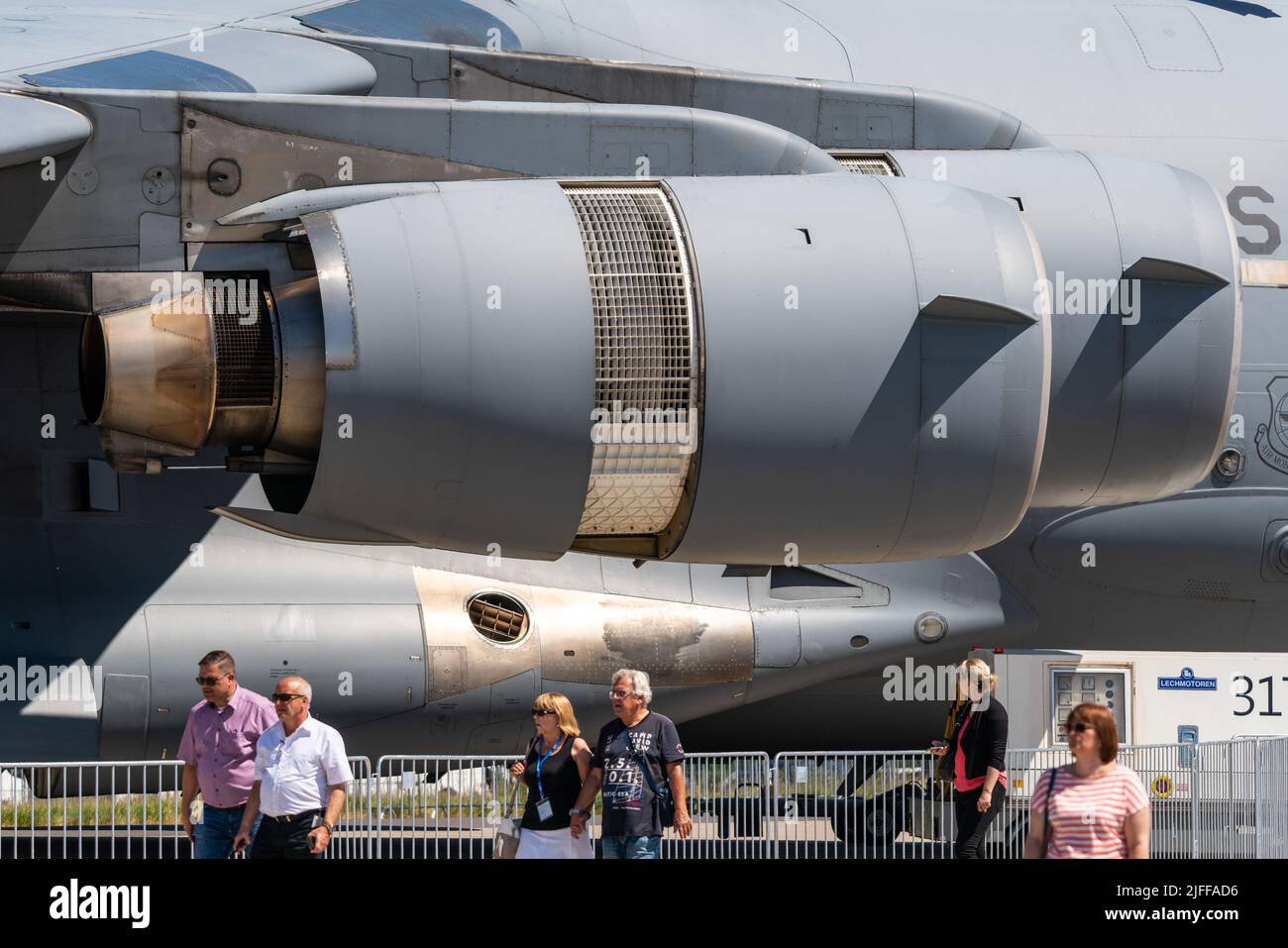 BERLIN, DEUTSCHLAND - 23. JUNI 2022: Jet-Triebwerke der Boeing C-17 ...