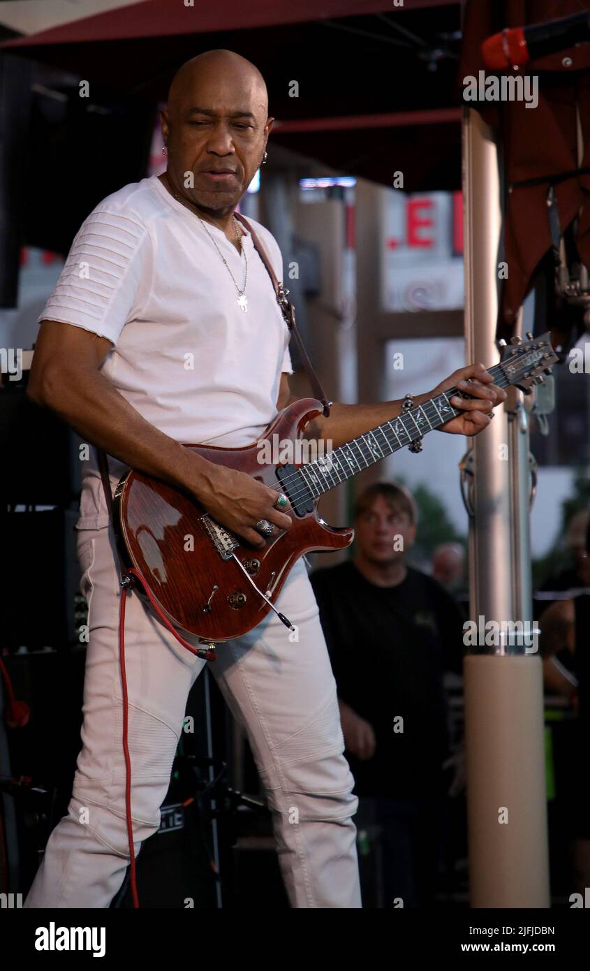 Rock Legend, Spirits Pioneer Sammy Hagar starten Sammy's Beach Bar ...