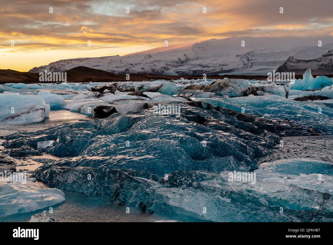 Eisschollen in der lagune bei jokulsarlon -Fotos und -Bildmaterial in ...