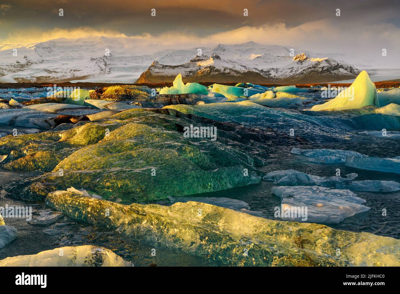 Eisschollen in der lagune bei jokulsarlon -Fotos und -Bildmaterial in ...