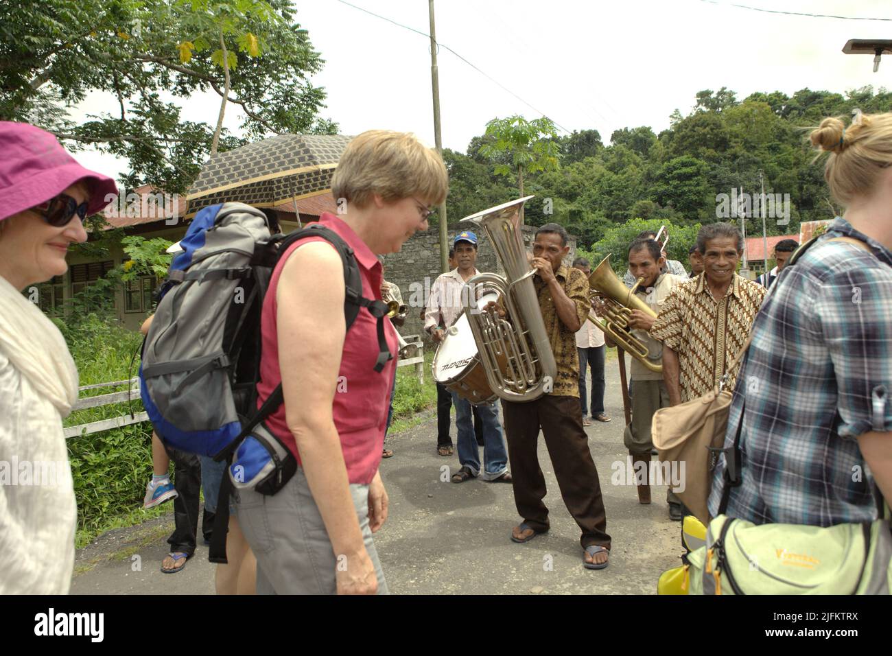 Dorfbewohner und touristen -Fotos und -Bildmaterial in hoher Auflösung ...