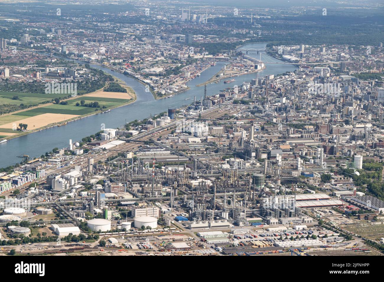 Ludwigshafen, Deutschland. 04.. Juli 2022. Die Industrieanlagen der ...