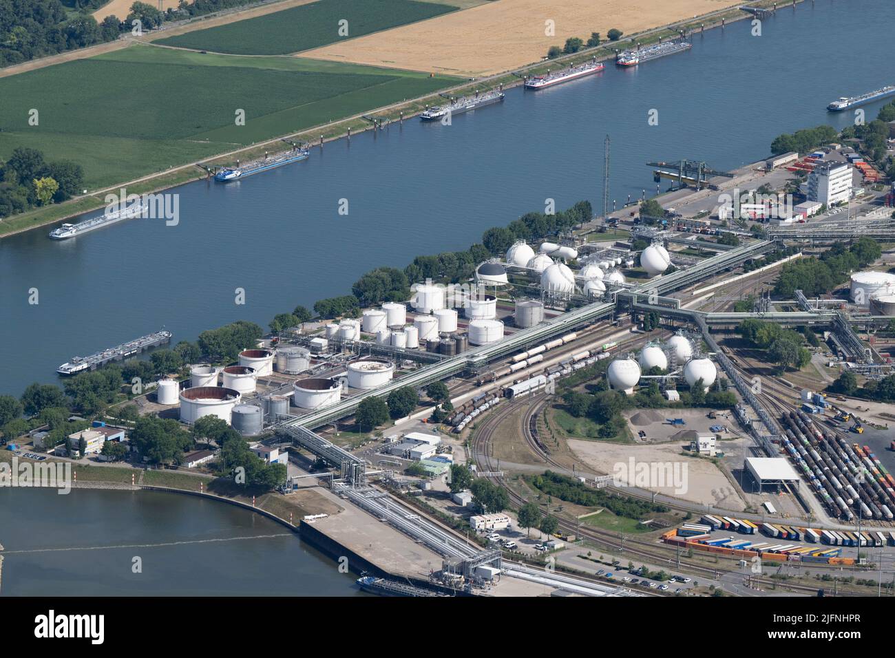 Ludwigshafen, Deutschland. 04.. Juli 2022. Die Industrieanlagen der ...